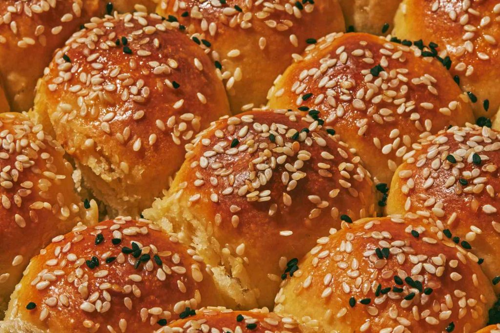 Yemeni Honeycomb Buns: Fluffy Khaliat Al Nahl Bread Recipe & Glazed Buns